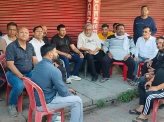 Hapur Timber Trader House Theft | Merchants Protest, Police Demand Reveal