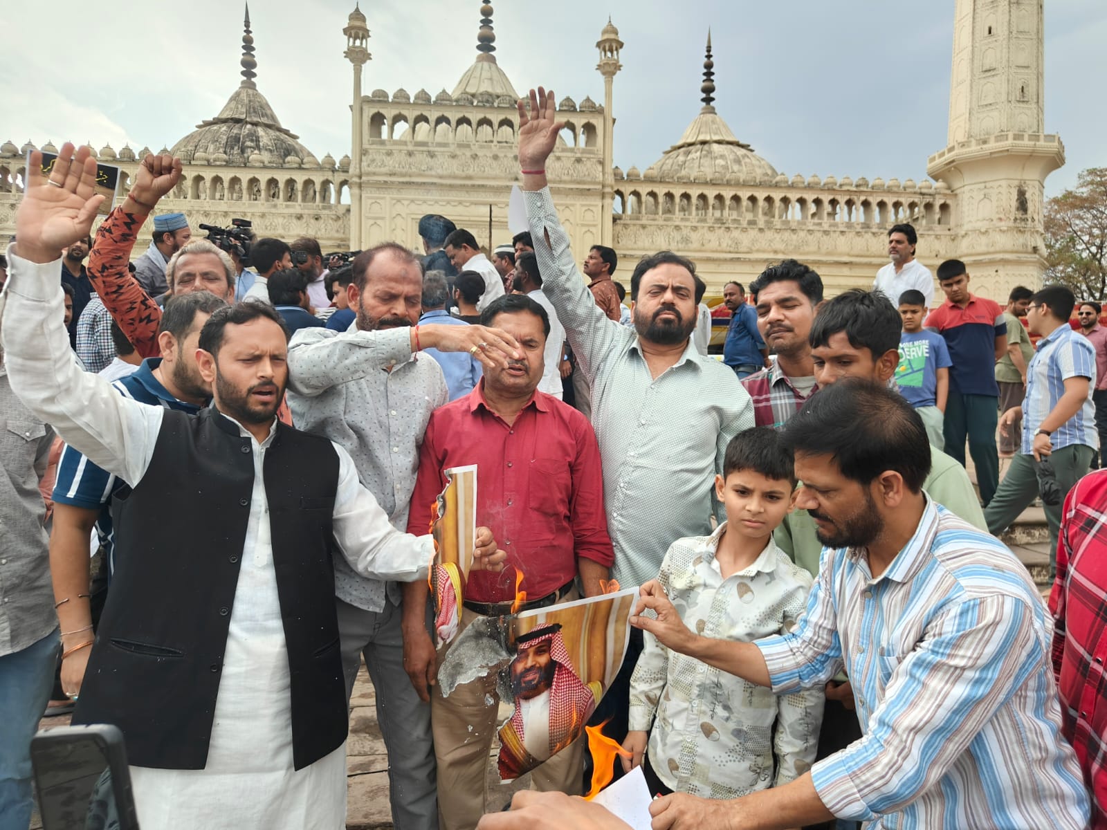Lucknow Protest: Saudi Prince Pic Burned; Iran Oil, India-America Support