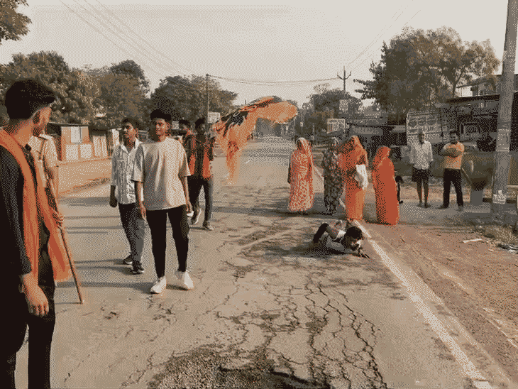 Basti Mans 9km Dandvat Yatra For Wife Mukti Mannat Fulfilled