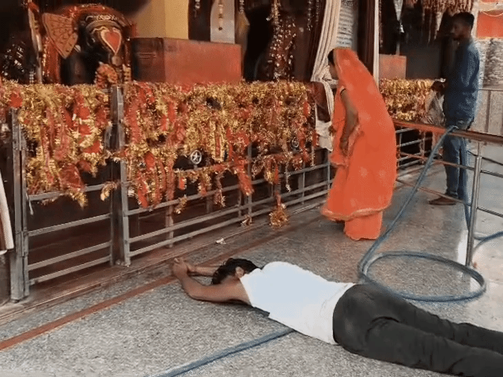 Basti Mans 9km Dandvat Yatra For Wife Mukti Mannat Fulfilled