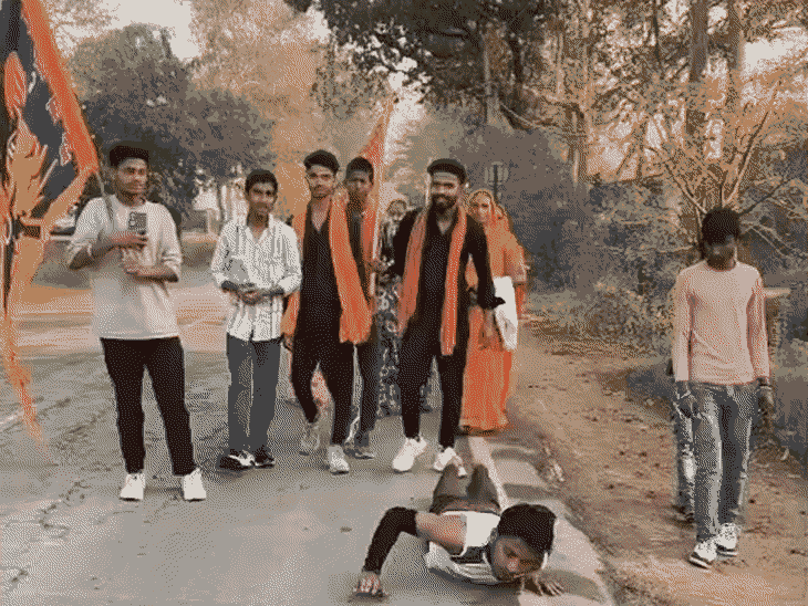 Basti Mans 9km Dandvat Yatra For Wife Mukti Mannat Fulfilled