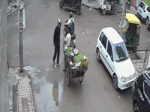 Chandigarh Chain Snatching | Helmet Accused Caught on CCTV