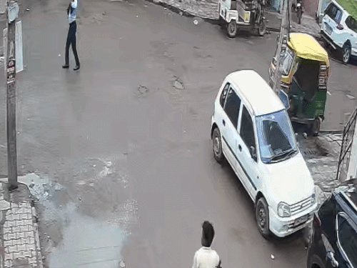 Chandigarh Chain Snatching | Helmet Accused Caught on CCTV
