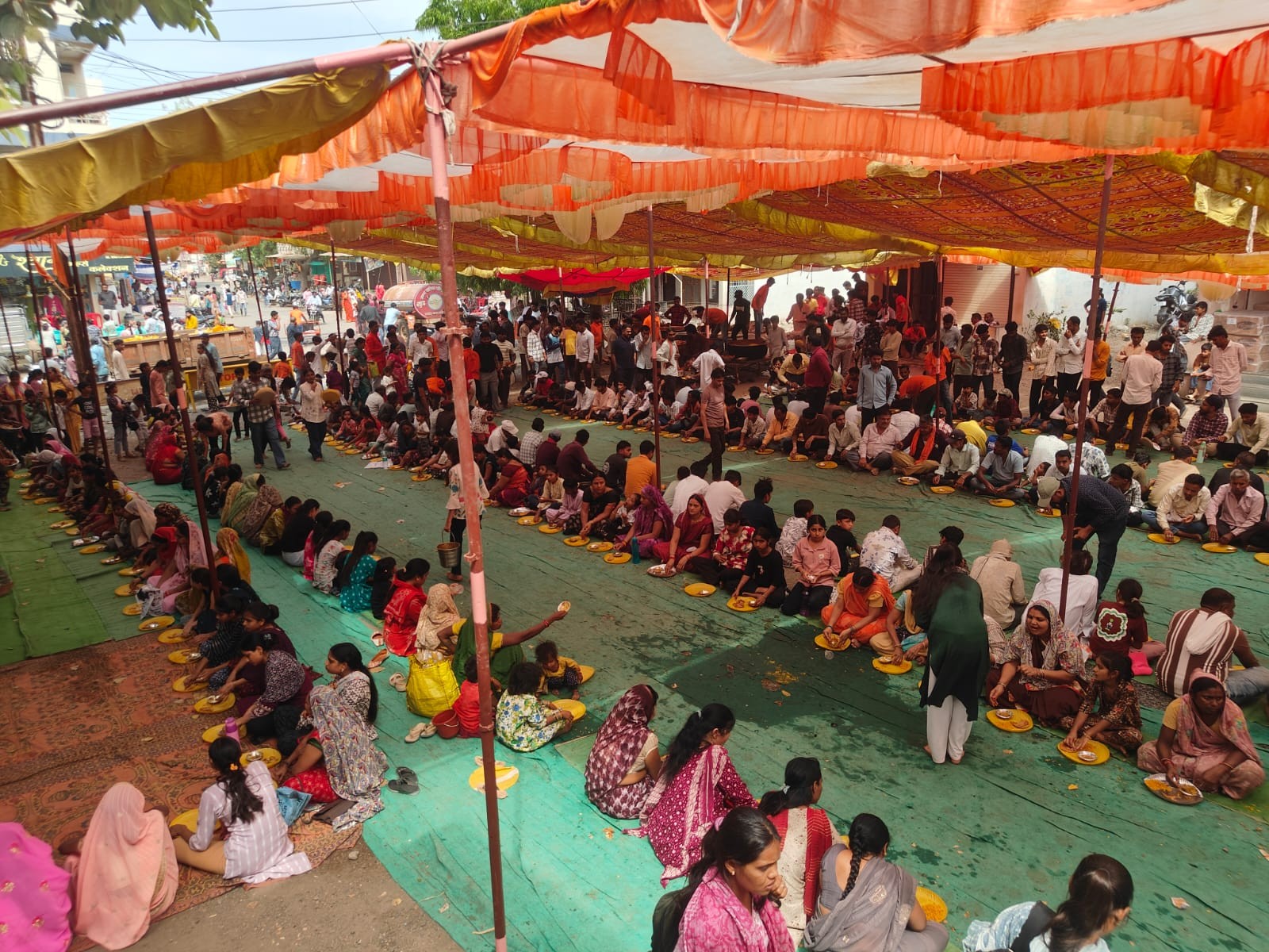 Badwani Hanuman Jayanti: Thousands Enjoy Prasad; Jai Shri Ram Chants ...