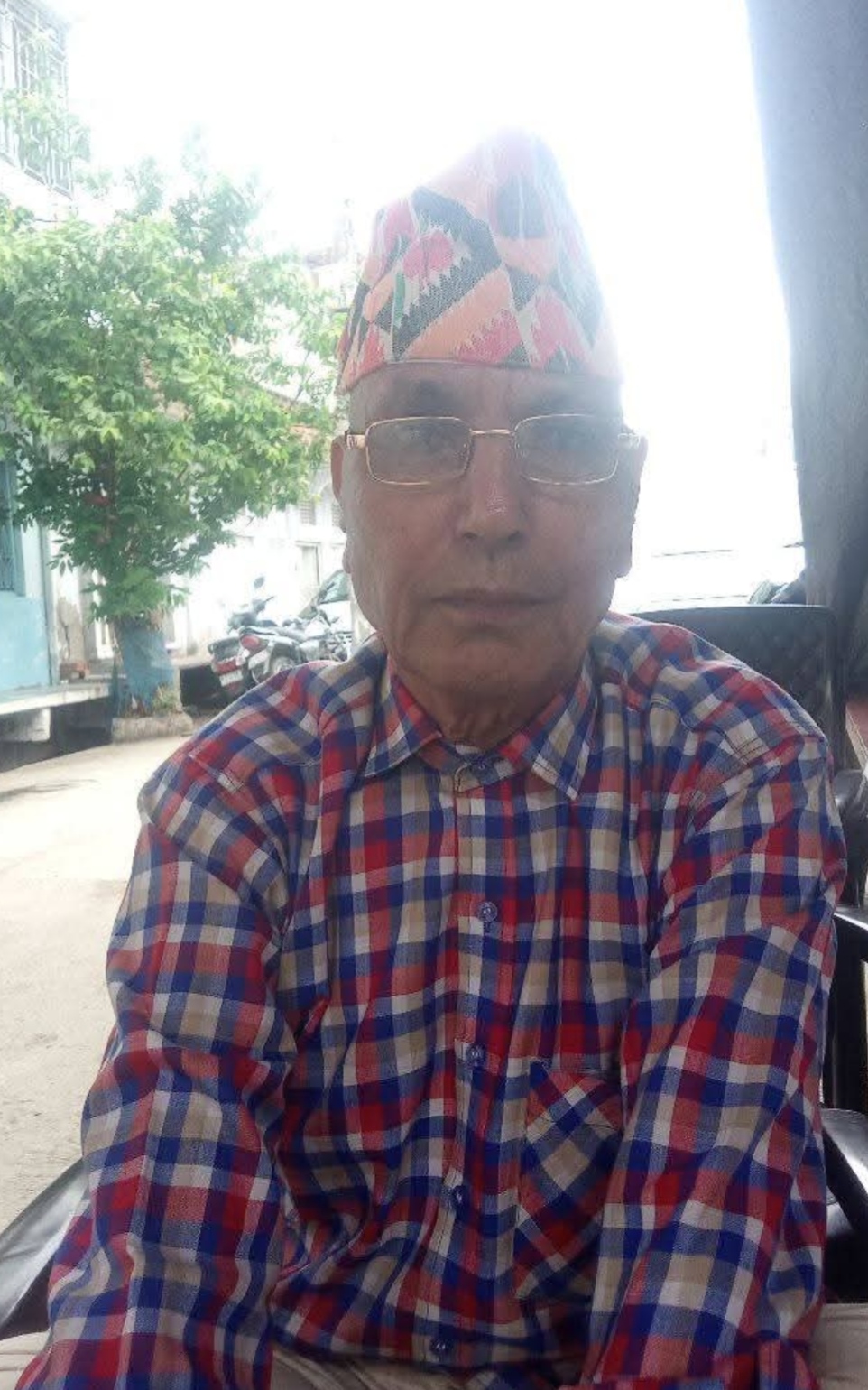 Newspaper distributor Ganesh Bahadur's father passes away