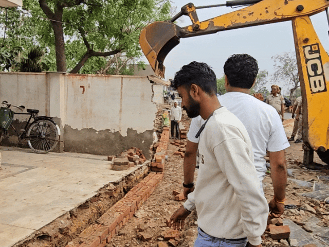 Bharatpur Nagar Nigam Demolishes Trust Land Encroachment | Commercial Use