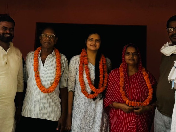 UPPSC ROARO Exam: Priyanka 12th Rank, Reetu Sachiv | Mau Success