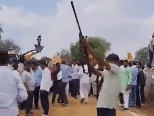 Dausa: Kirori Meena Welcome Harsh Firing; Police Present | VIDEO