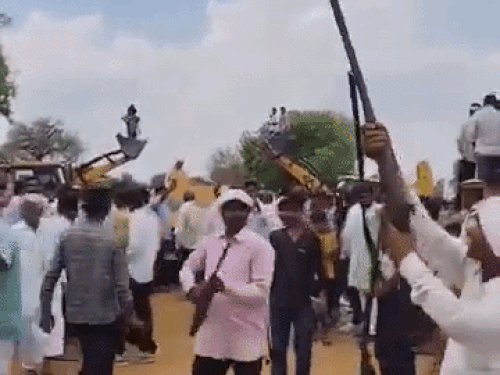Dausa: Kirori Meena Welcome Harsh Firing; Police Present | VIDEO