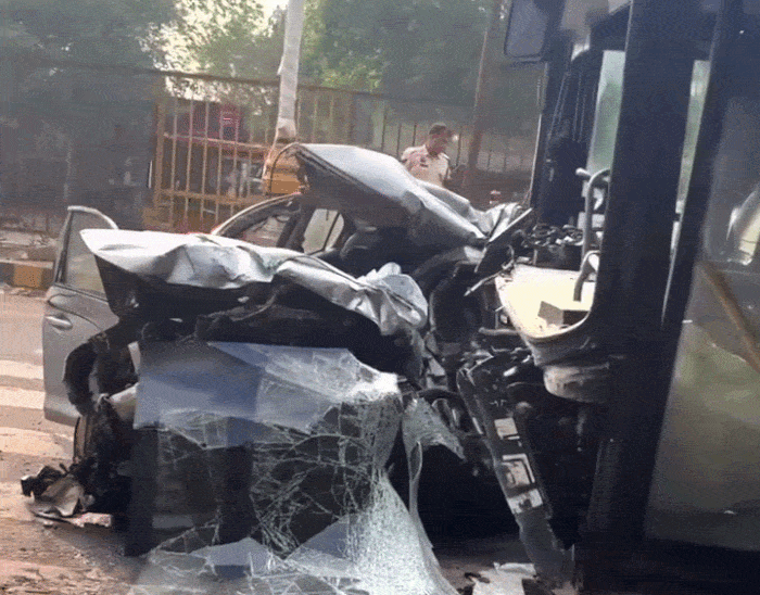 Gurugram Car Bus Accident Youth Dead Near Kapashera Border