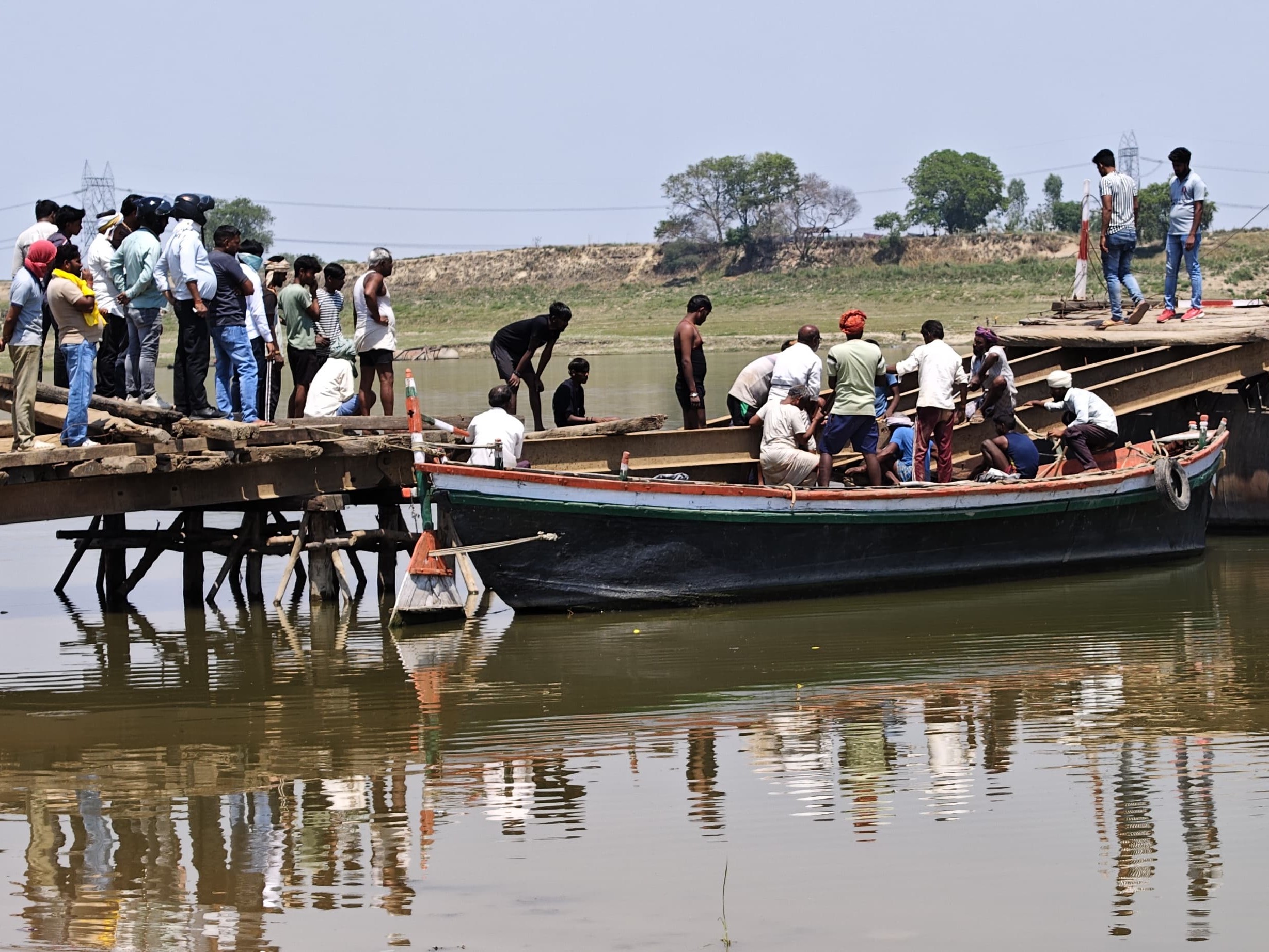 Jopa Rampur Ghat Pontoon Bridge Traffic Disrupted Due to Ganga Water ...