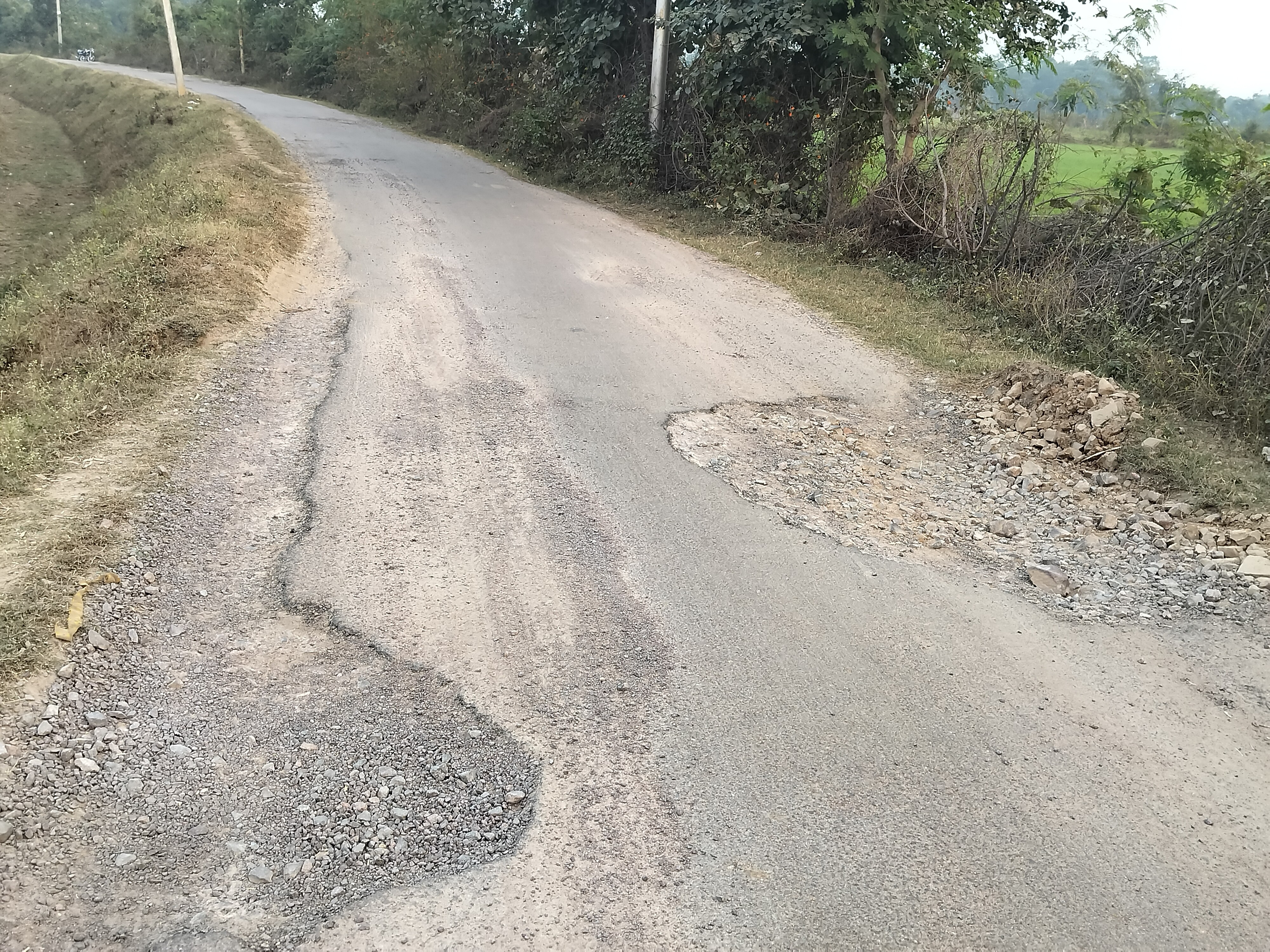 Bar Rural Road Poor Quality Construction; Mandi Committee Neglect Blamed