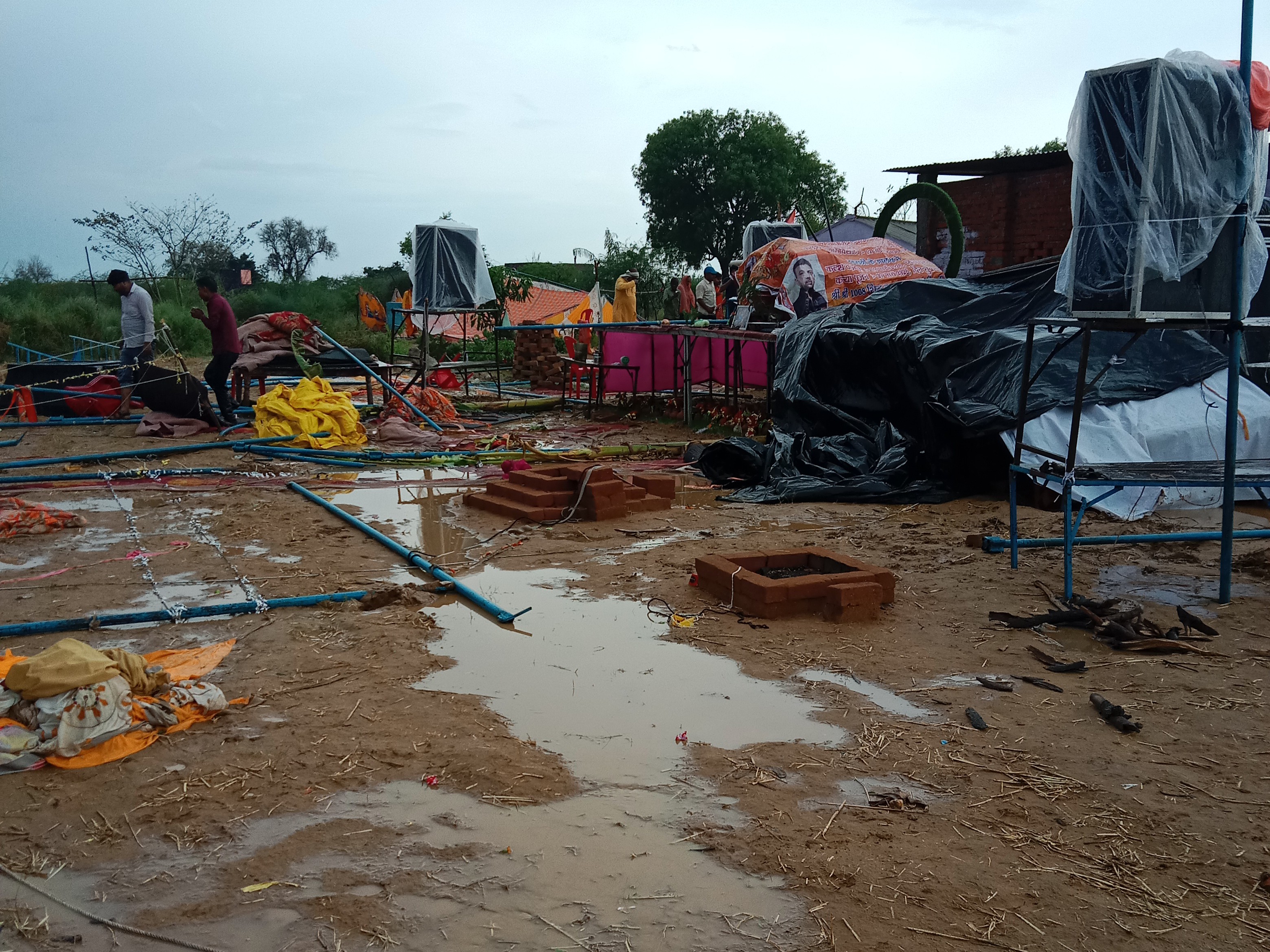 Jaitpur Bhagwat Pandal Collapse | Rain Storm Listeners Safe