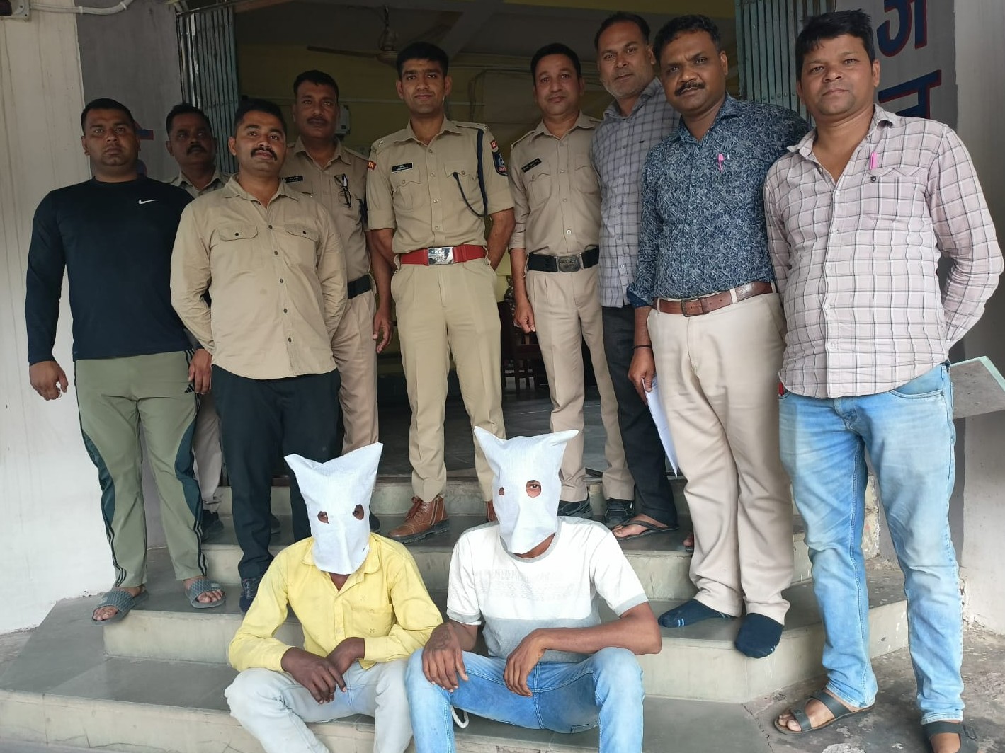 Sagar Gaurindant Robbery | Two Arrested Youth-Girl
