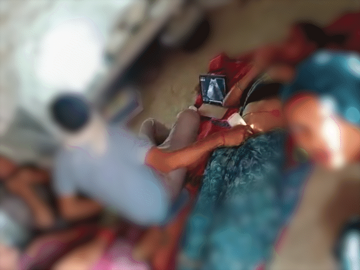 Morena Sex Determination Racket Busted | Villager Video; Women Fled Roof