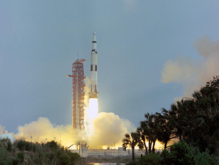 Apollo 13 Oxygen Tank Explosion: Astronauts Barely Saved | Moon Mission ...