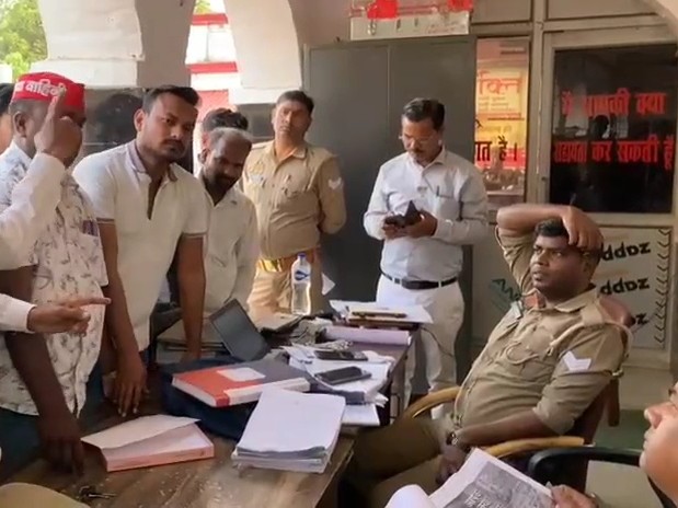 Gonda SP Youth Wing Files Complaint Over Akhilesh Yadav Poster Controversy
