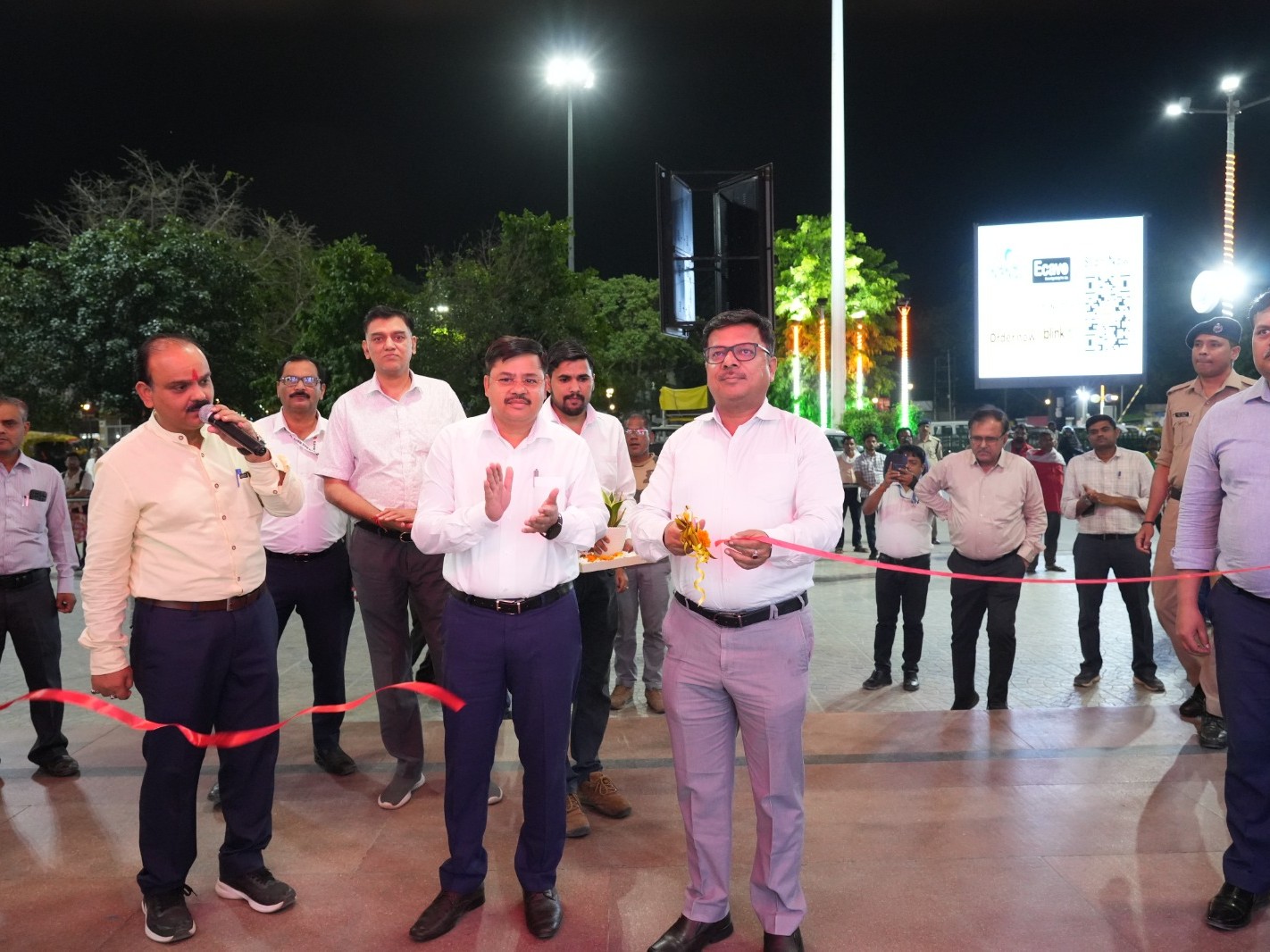Prayagraj DRM Rajneesh Agrawal Inaugurates Safety Exhibition, Appeals ...