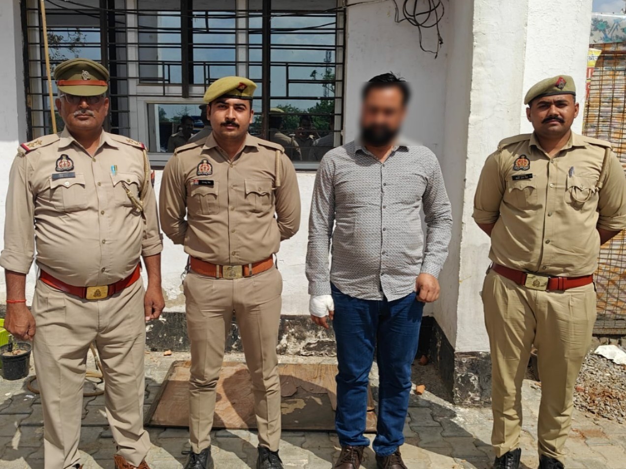 Sadabad Police Arrest Wanted Accused From Agra Under BNS Sections