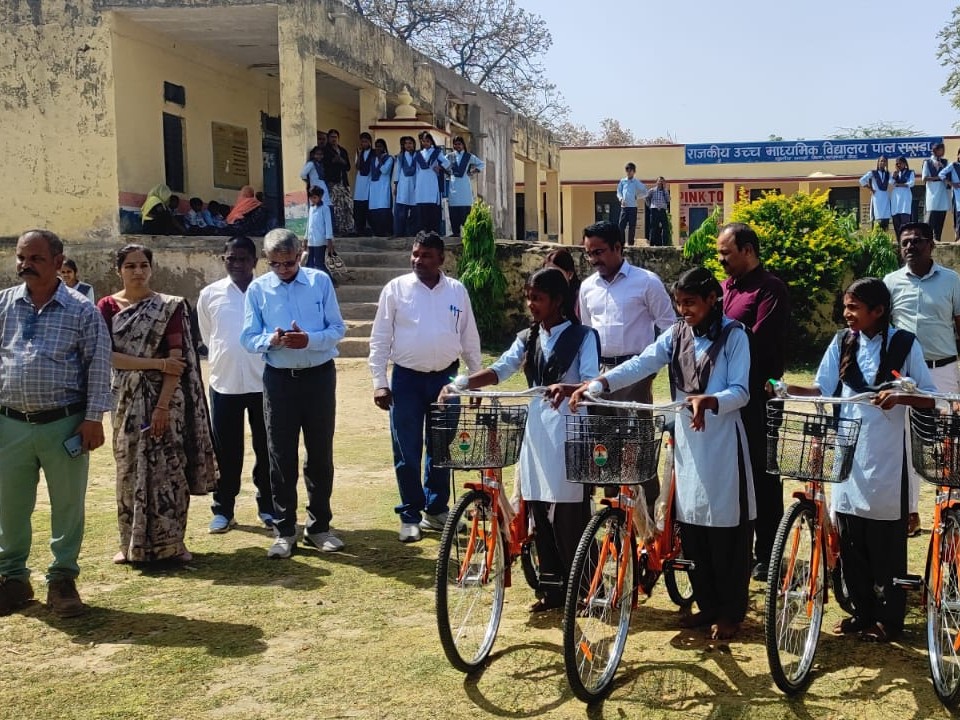 Salumber Collector Visit School | Students Ask Questions, Campus ...