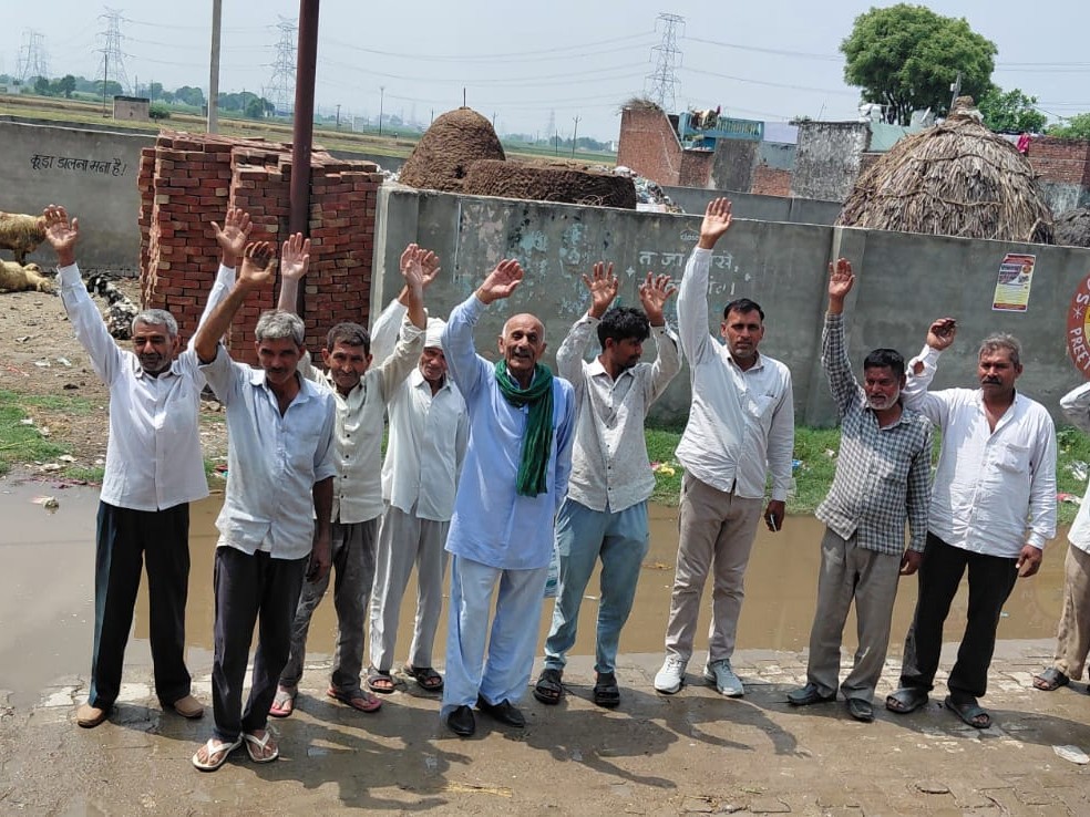 Dadri Gram Pradhan Neglect: Rural Filth, Nalis Overflow