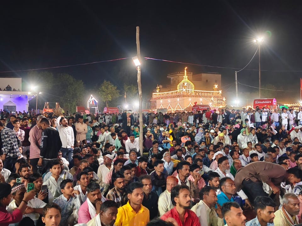Chanduali Urs: Hazrat Chand Shaheed Babas 71st URS, Chadarposhi ...