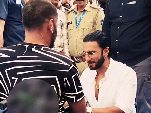 Salman Khan Meets Bhima Khunti | Ranveer Singh Joins; Jamnagar Meet