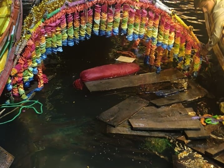 Chitrakoot Ramghat Boat Capsizes | Devotees Rescued Safely