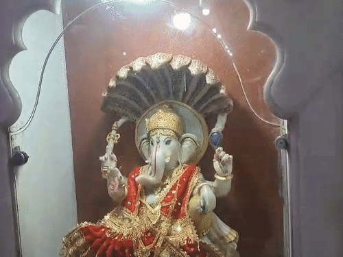 Kanpur Siddhi Vinayak Temple Silver Crowns Stolen; CCTV Footage Shows ...