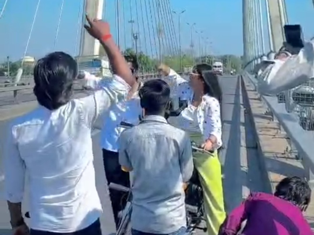 Prayagraj Bullet Dance Reel Viral | Police Instructions Ignored