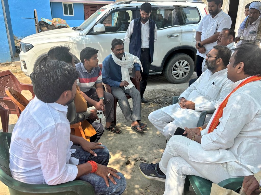 Kushinagar Acid Attack Justice | Congress Leader Ajay Lallu Meets ...