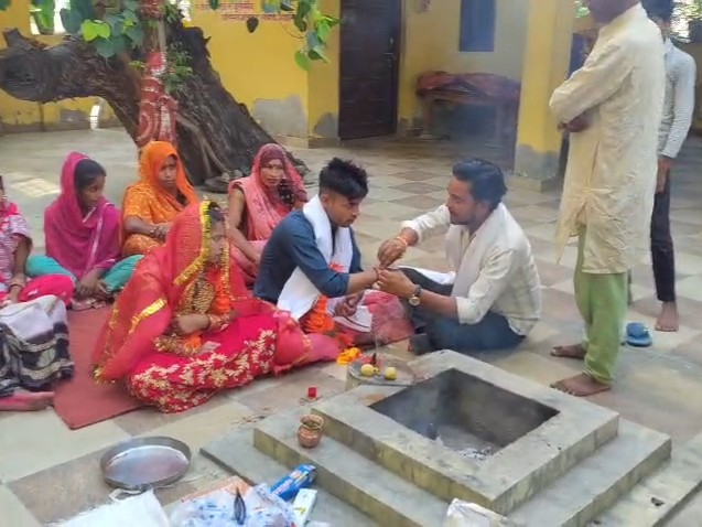 Sitapur Interfaith Wedding: Muslim Girl, Hindu Boy Tie Knot at Temple ...