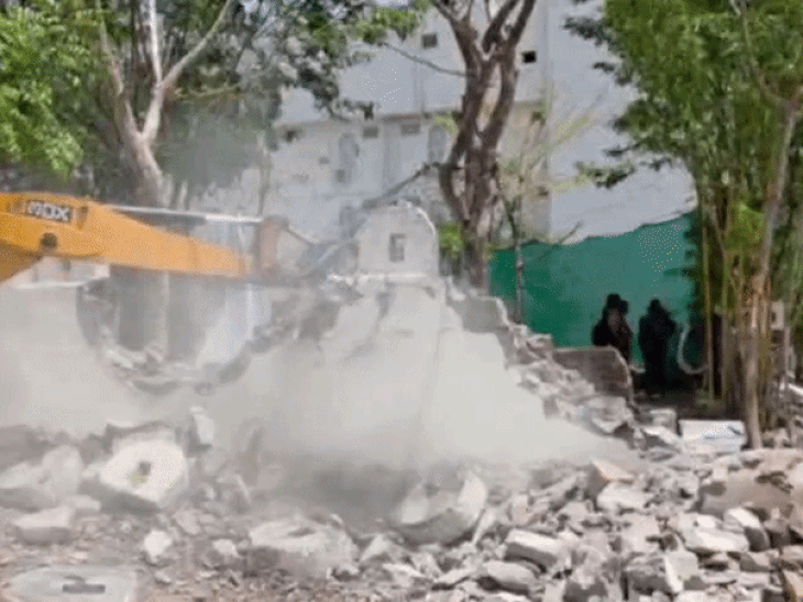 UDA Demolishes Encroachment | Sukher Garden Restaurant Demolished