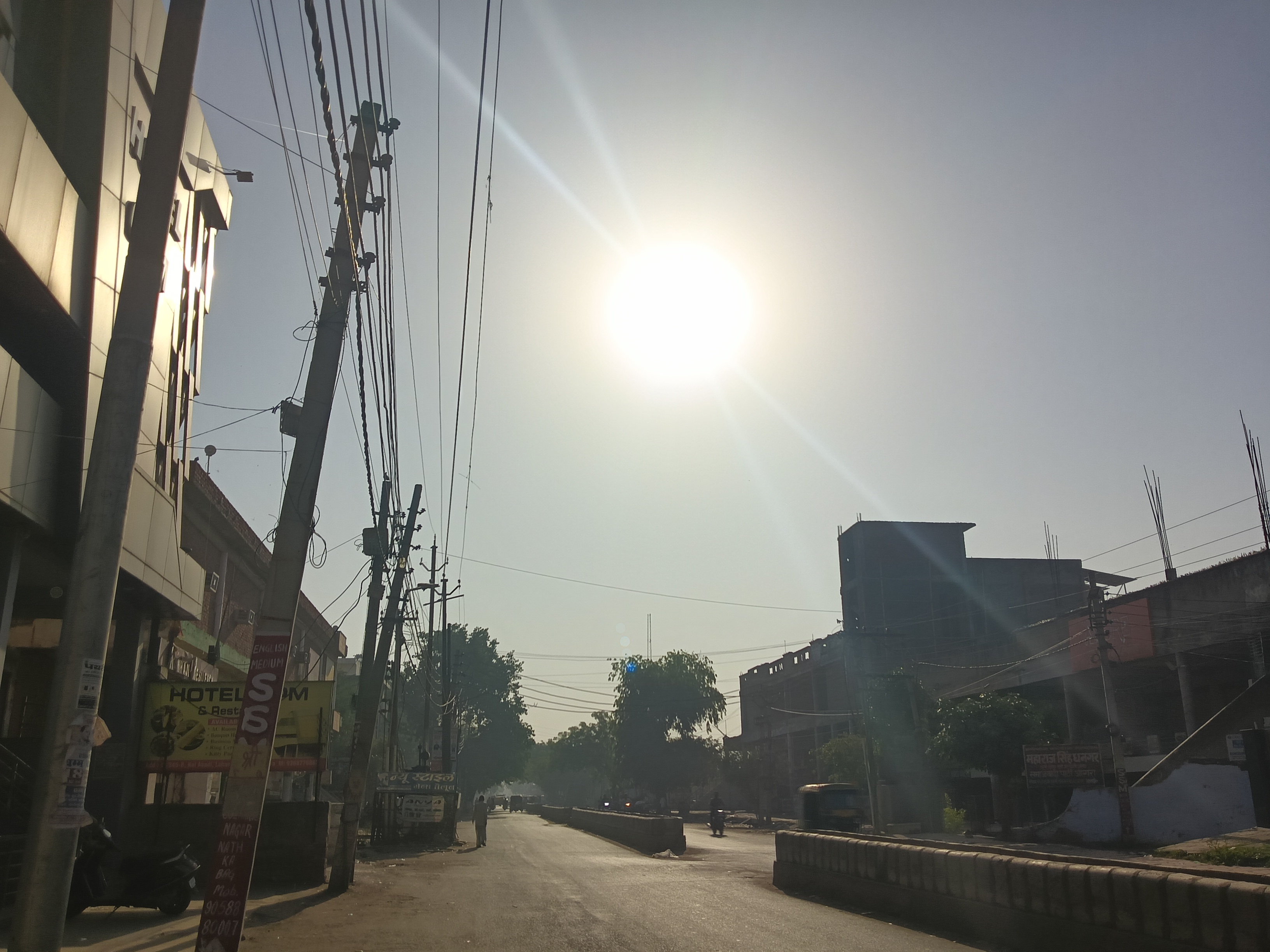 Agra Weather Today: 42°C Max Temp Expected | Cloudy Morning