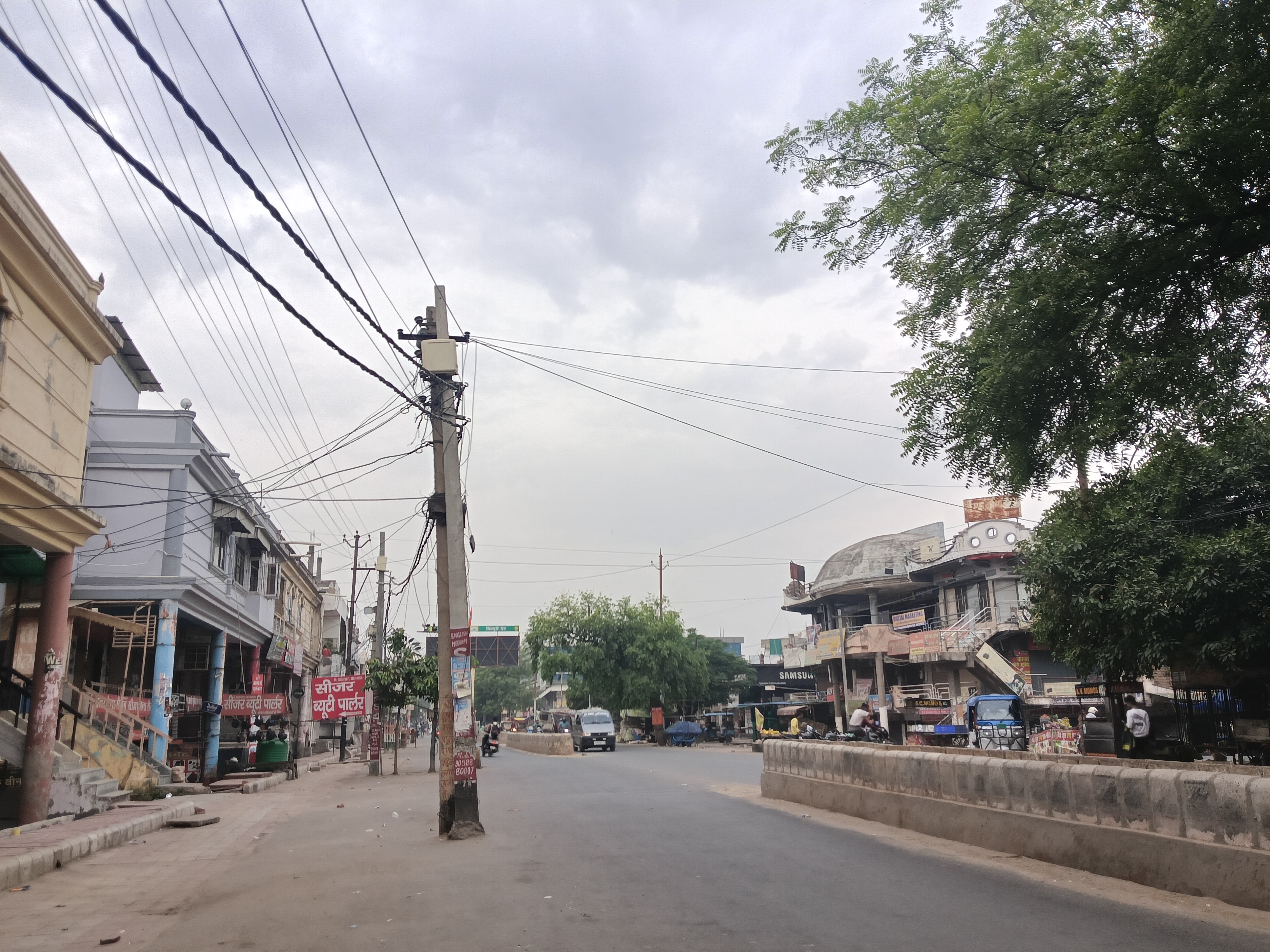 Agra Weather Today: 42°C Max Temp Expected | Cloudy Morning
