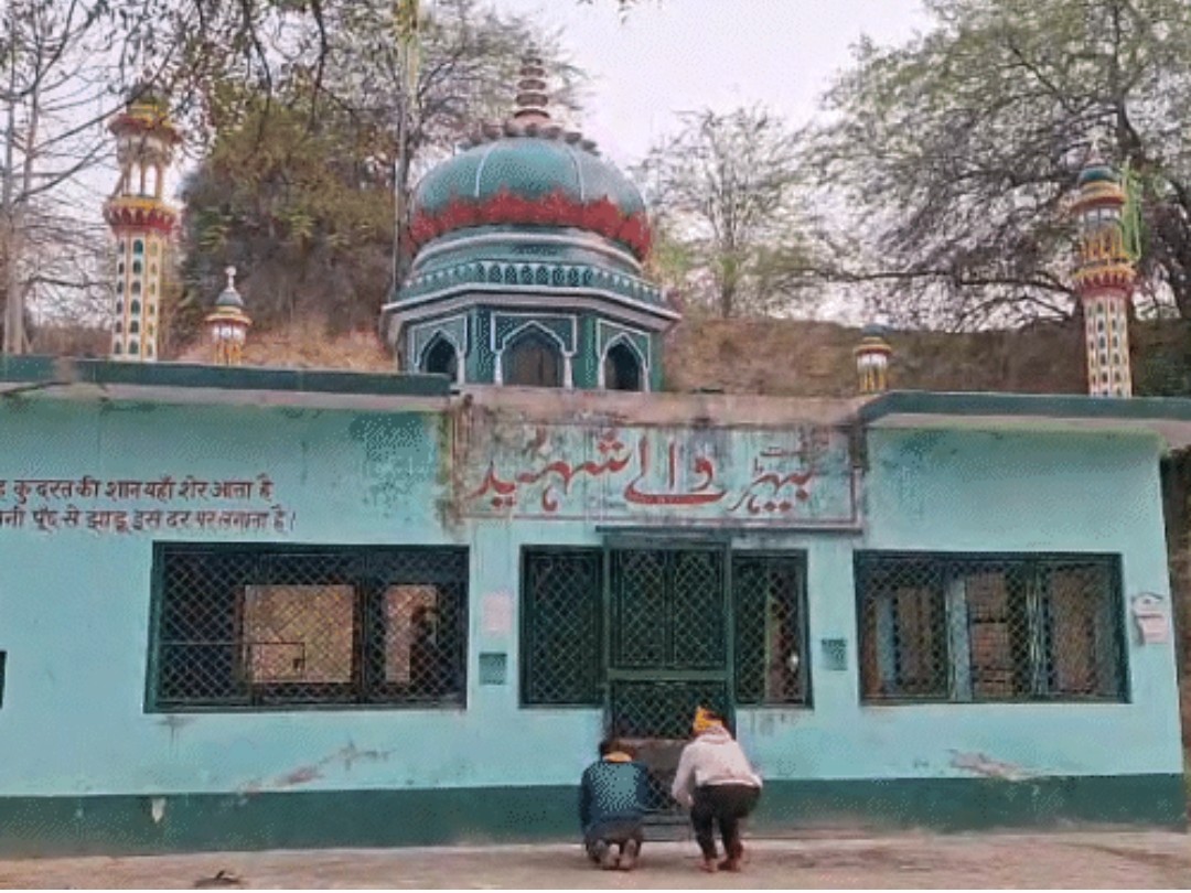Etawah Forest Dept Orders Mazaar Demolition | Syed Baba Shrine Encroachment