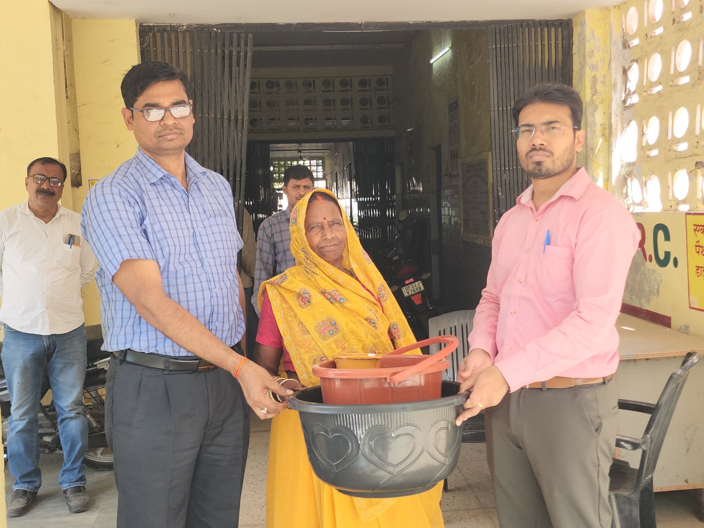 Ayodhya Bhekapur CHC Filariasis Patients Get Free Medicine & Kits