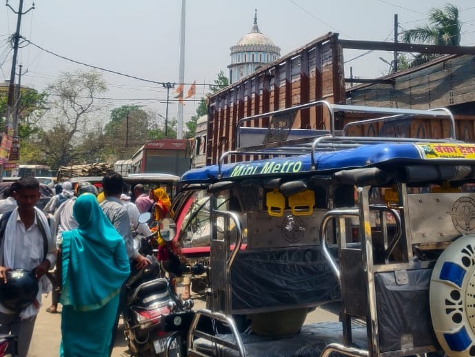 Far-enda Vishnu Mandir & Prem Pokhra Road Traffic Jam, Accidents Rise