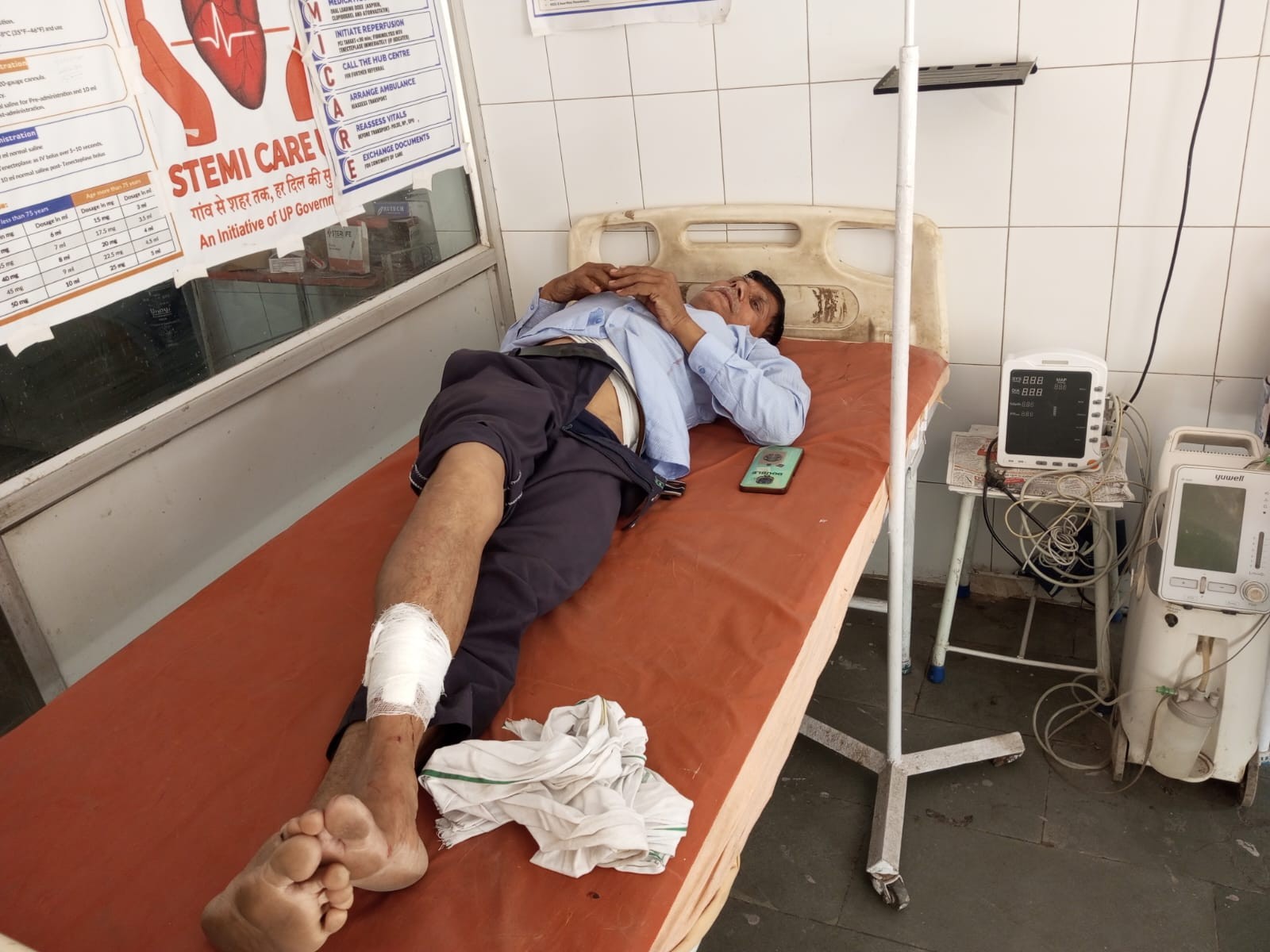 Sadabad-Hathras Road Bike Accident | Three Injured, Two Critical To Agra