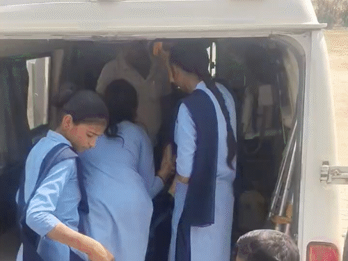 Bihar: Rajpur School Students Faint Due to Heatwave | 10 Students Unwell