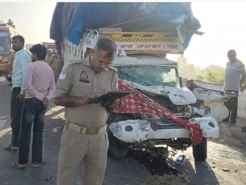 Sambhal Accident: Overload Truck Hits Pickup on Chandausi Bypass