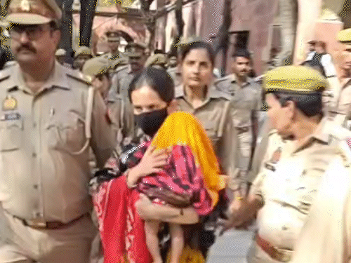 Meerut Murder Accused Muskaan & Sahil Court Appearance | Rudraksha ...