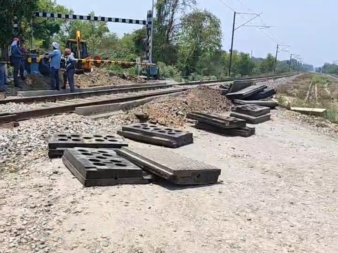 Jagdishpur Railway Phatak Closed for 10 Days | Traffic Jam Amidst ...