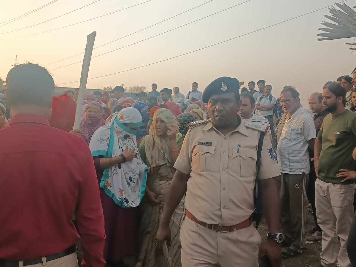 Indore Women Block Mahu-Neemuch Road Over Liquor Shop Protest