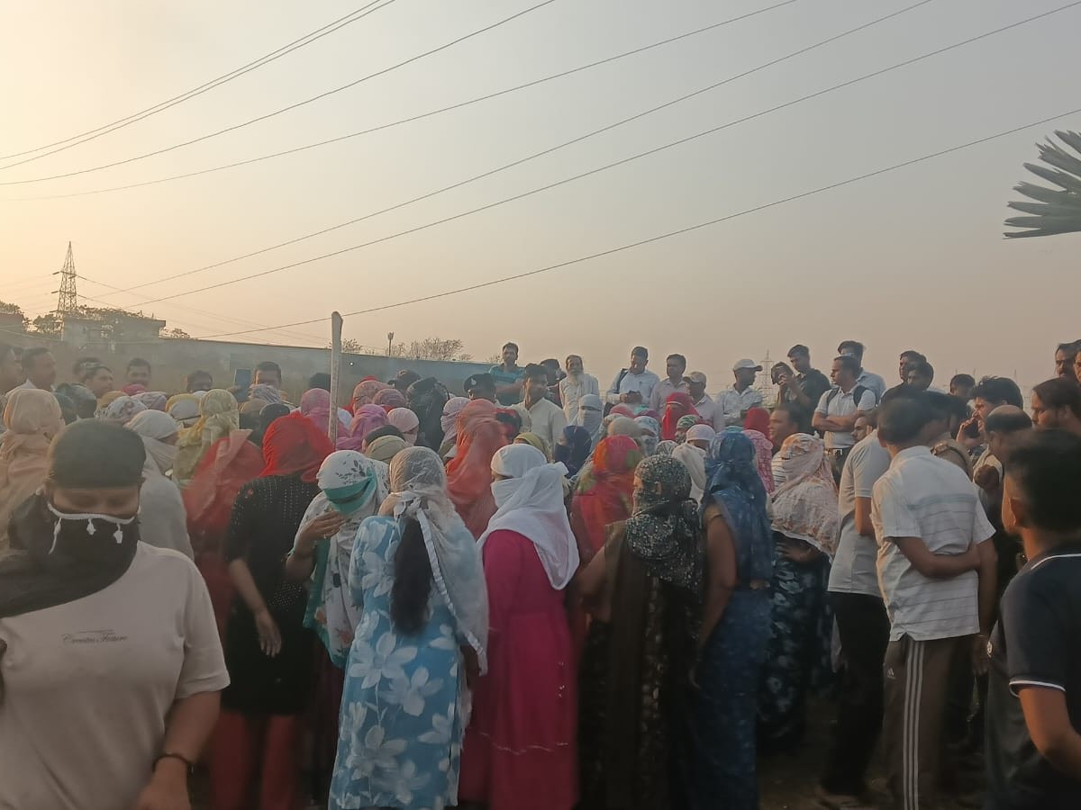 Indore Women Block Mahu-Neemuch Road Over Liquor Shop Protest