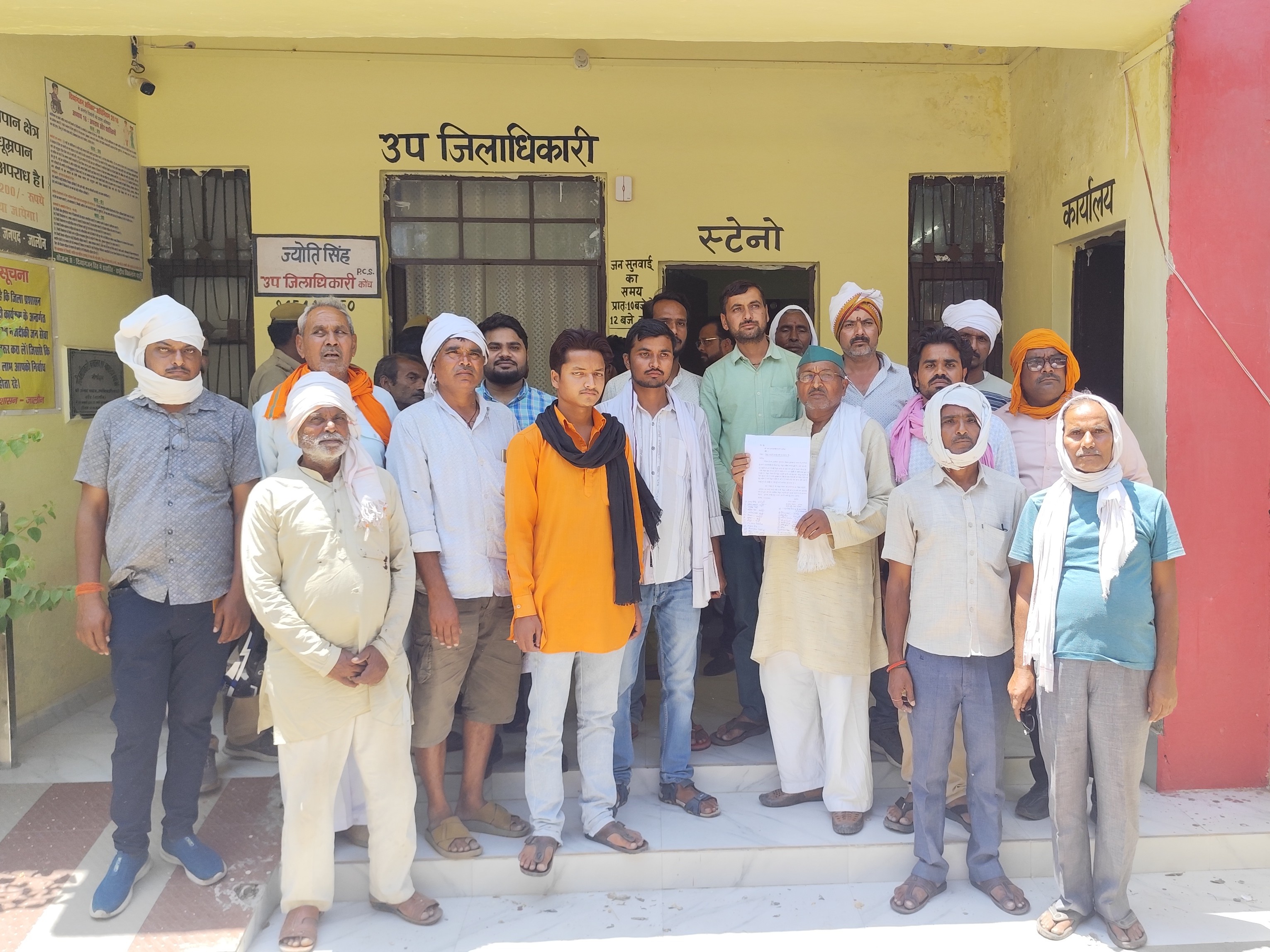 Konch Farmers Protest SDM Over Power Supply Shortage | Jalaun