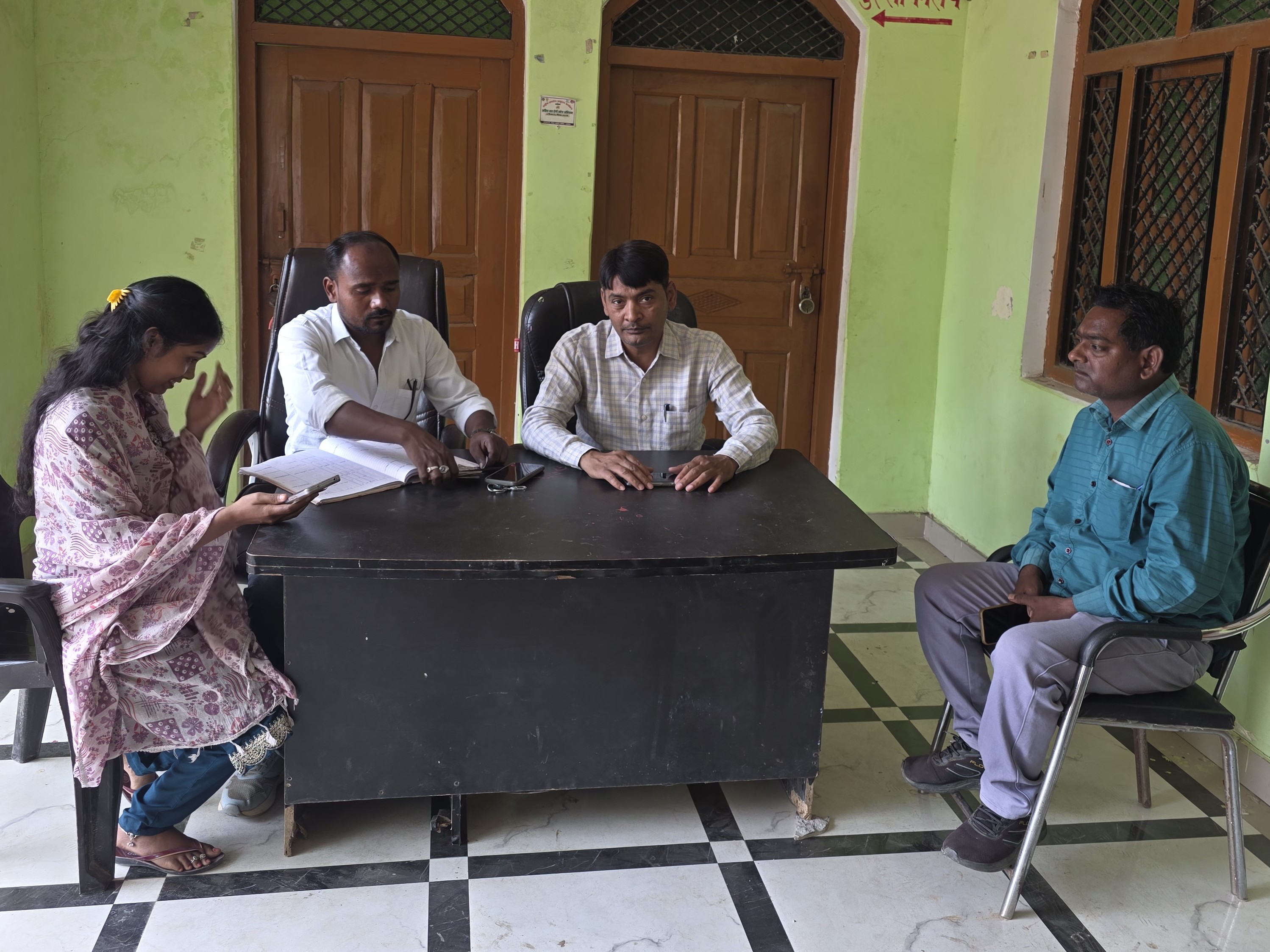 Dadupur Gram Choupal: Scheme Complaints & Absent Officials