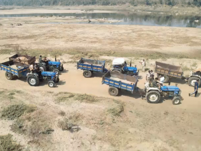 Balaghat SP Drone Plan Seizes 7 Tractors Illegal Sand Mafia