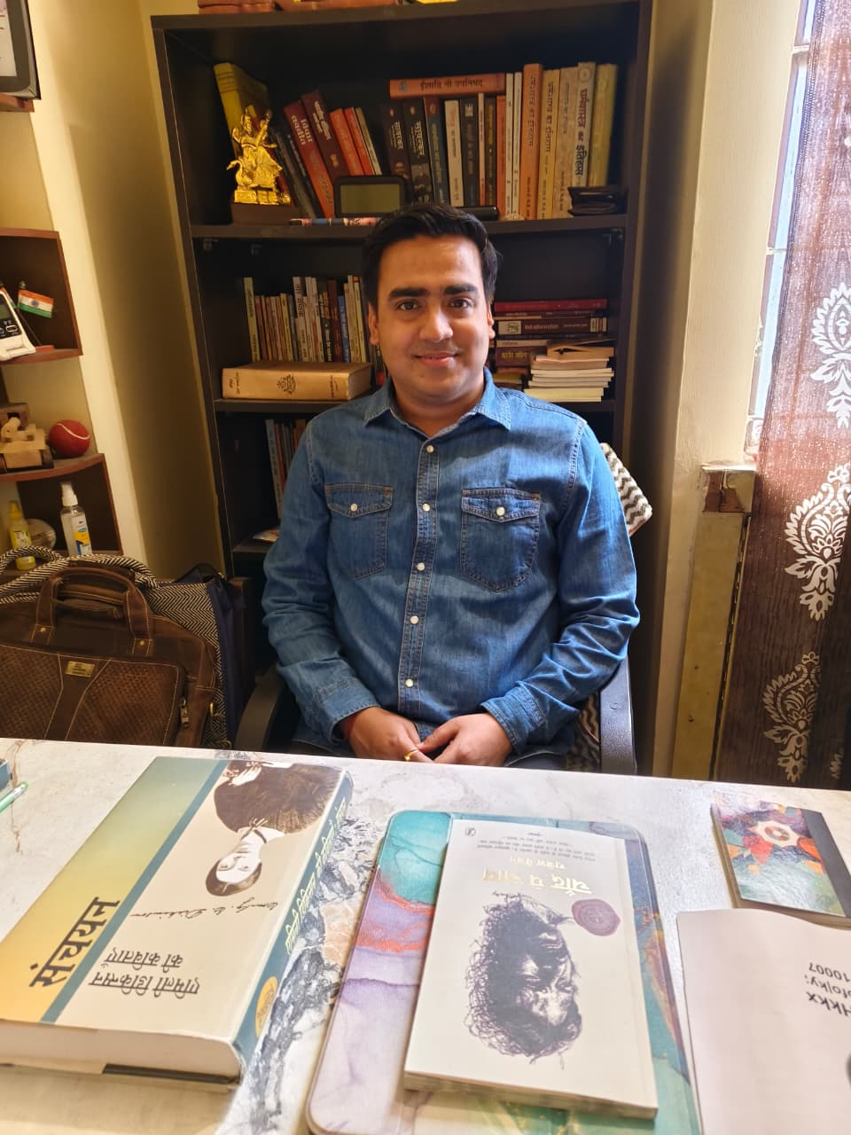 Prof. Uttam receives America's Emily Dickinson Award