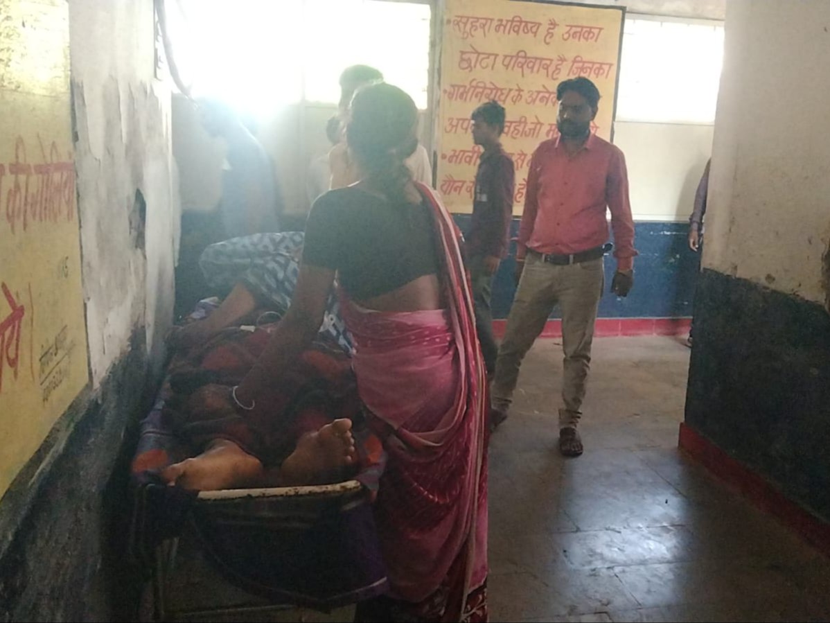 Sagar Roof Collapse | Bhatoli Kumeria Son Dies, Father Injured